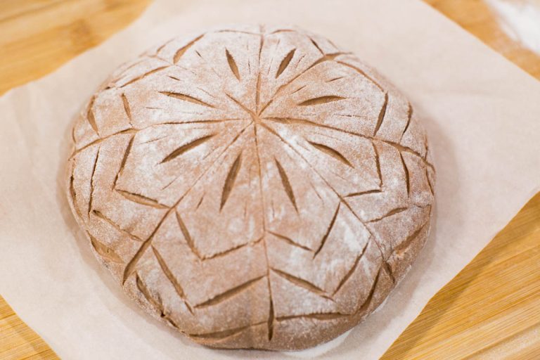 How To Score Sourdough Bread (Tips For Beginners)